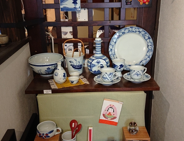 店主さんとの会話も楽しい「民芸の店 すえなが」｜Alcocca天神 福岡 （アルコッカ 天神 福岡）